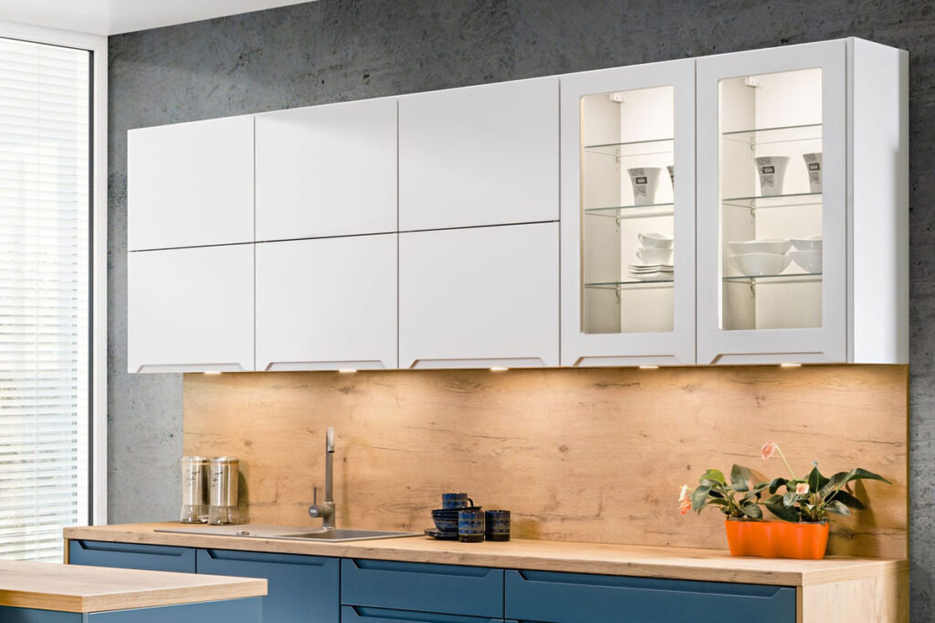 Handle-free kitchens are currently bang on trend - Kitchen Cabinets ...